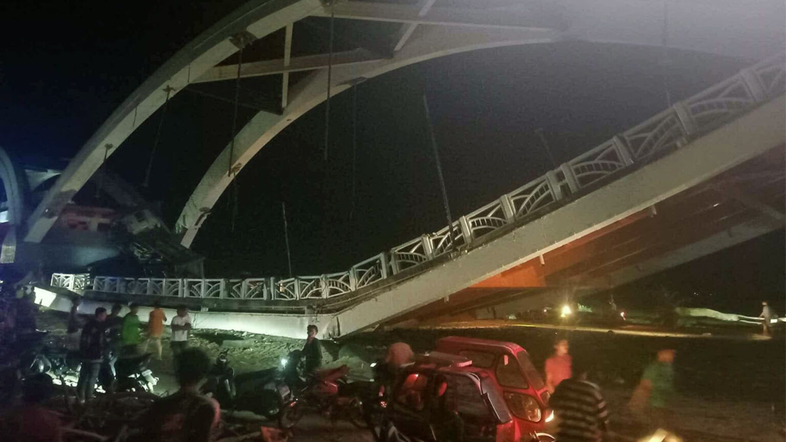 4 cars fall into river as newly retrofitted bridge in Isabela collapses