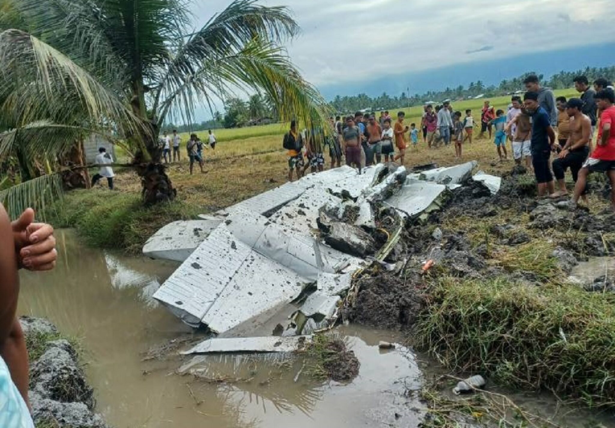 4 dead as plane crashes into Maguindanao farm