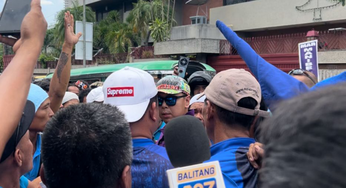 MMDA officer Gabriel Go mobbed by Manibela members