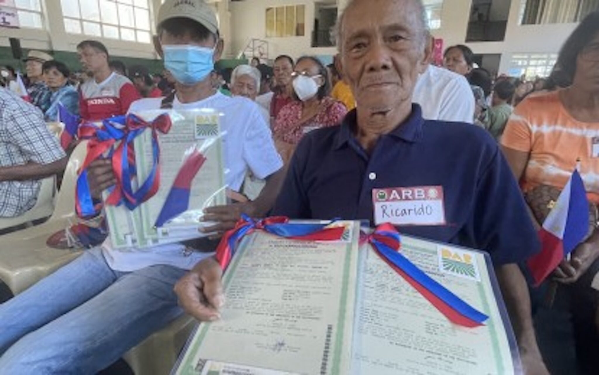 Ilocos Norte gives free patents to eligible residents