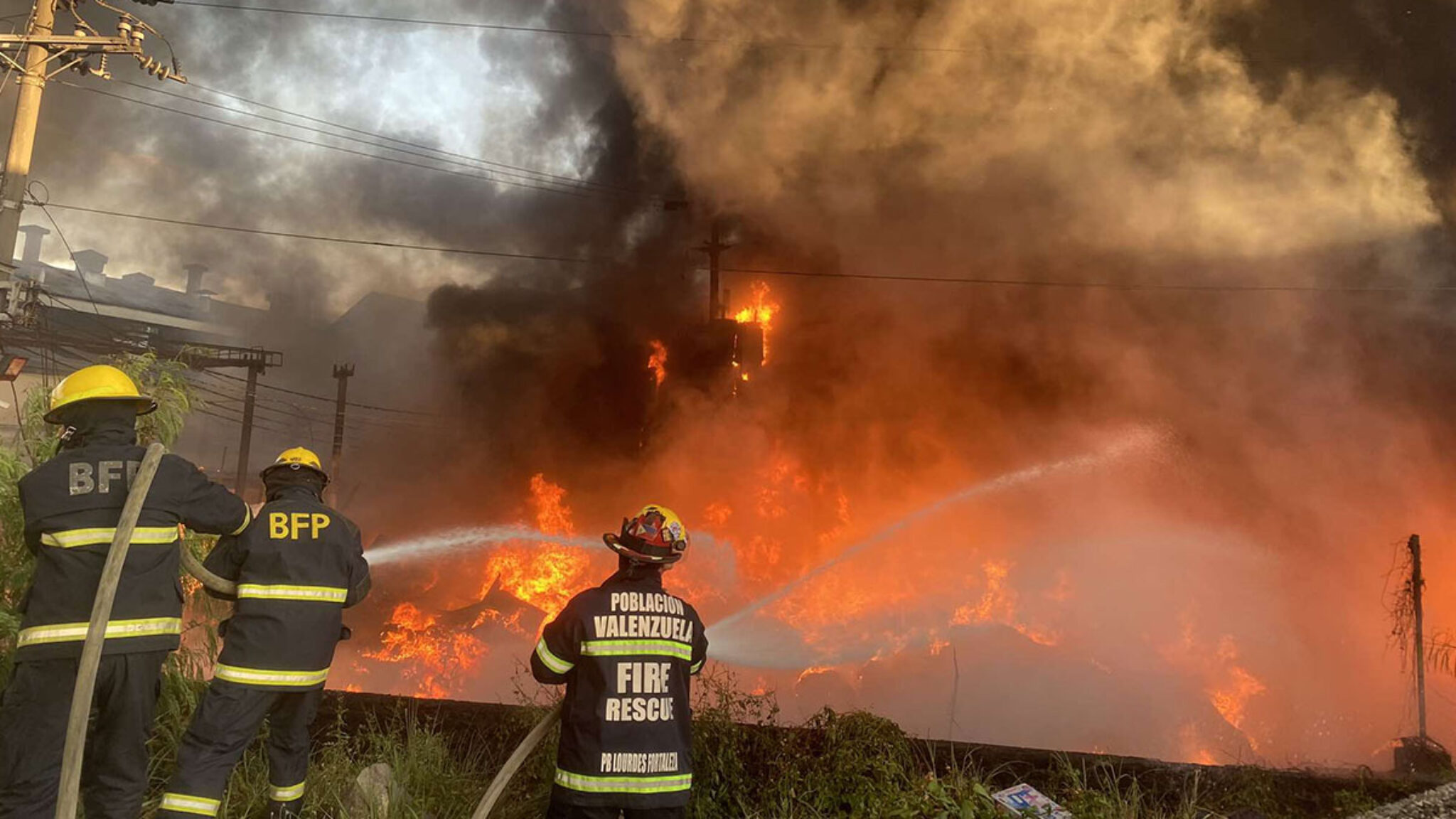 Valenzuela City fire rages for 15 hours