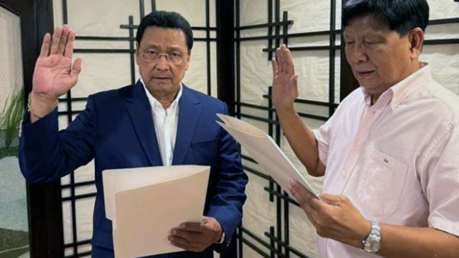 Re-elected Sen. Lito Lapid takes oath in Pampanga