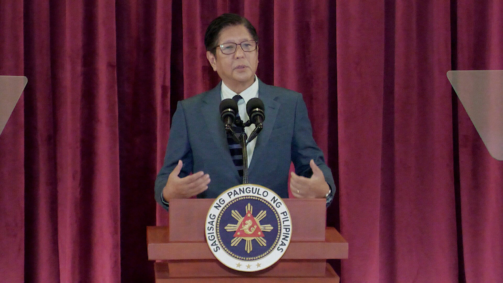 Marcos signs law establishing Lucena City Hospital