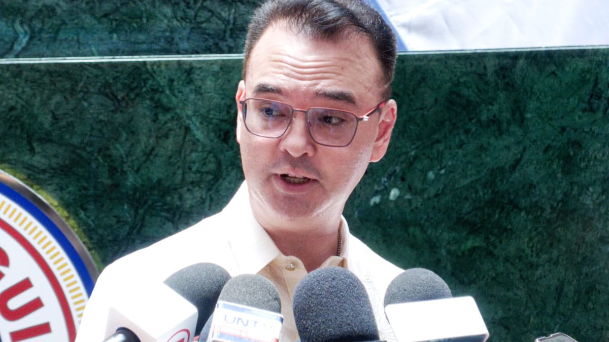 Cayetano call for mass resignation blurs corruption issue