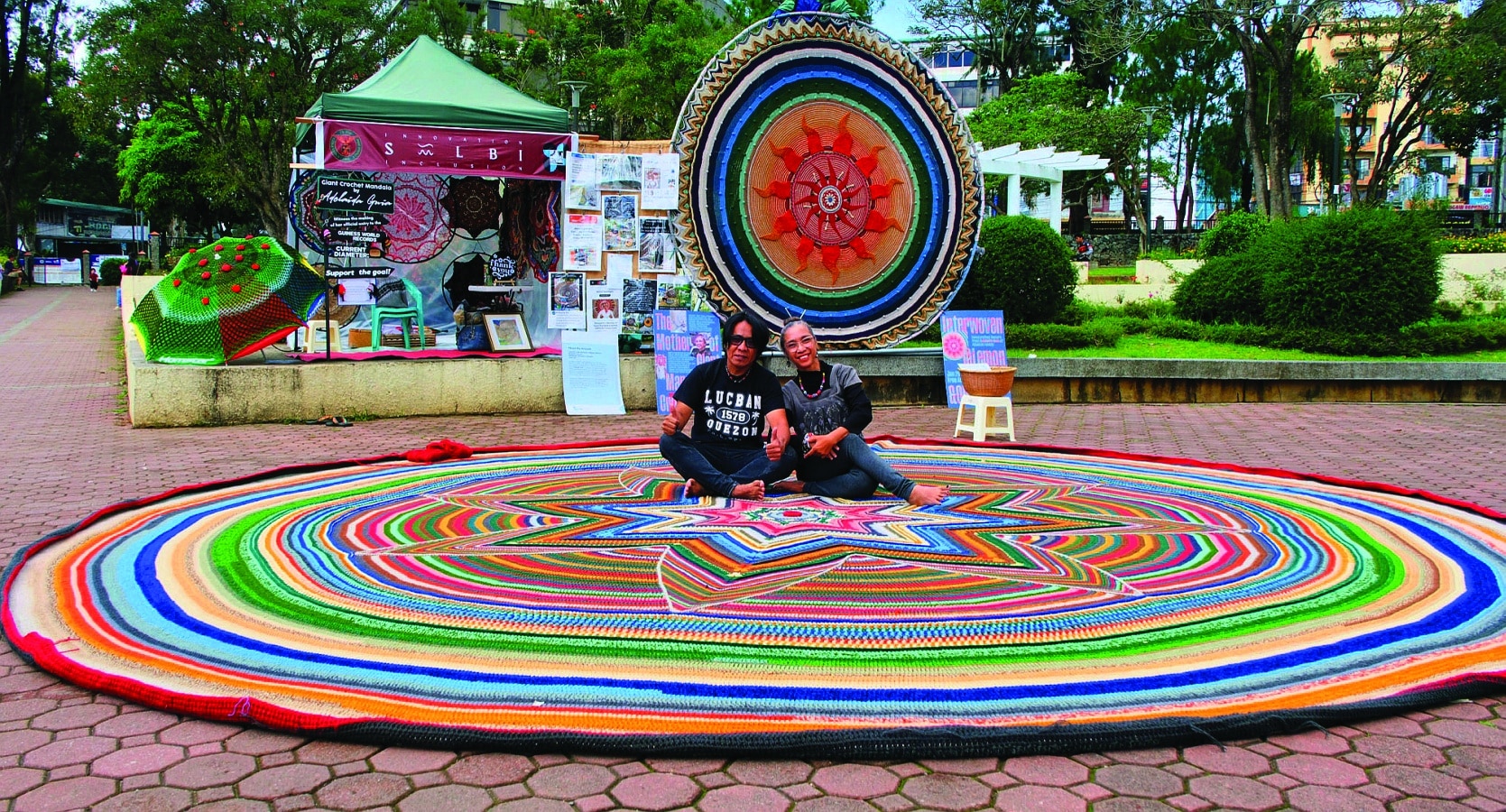 In Baguio, mandala artist knits for world record