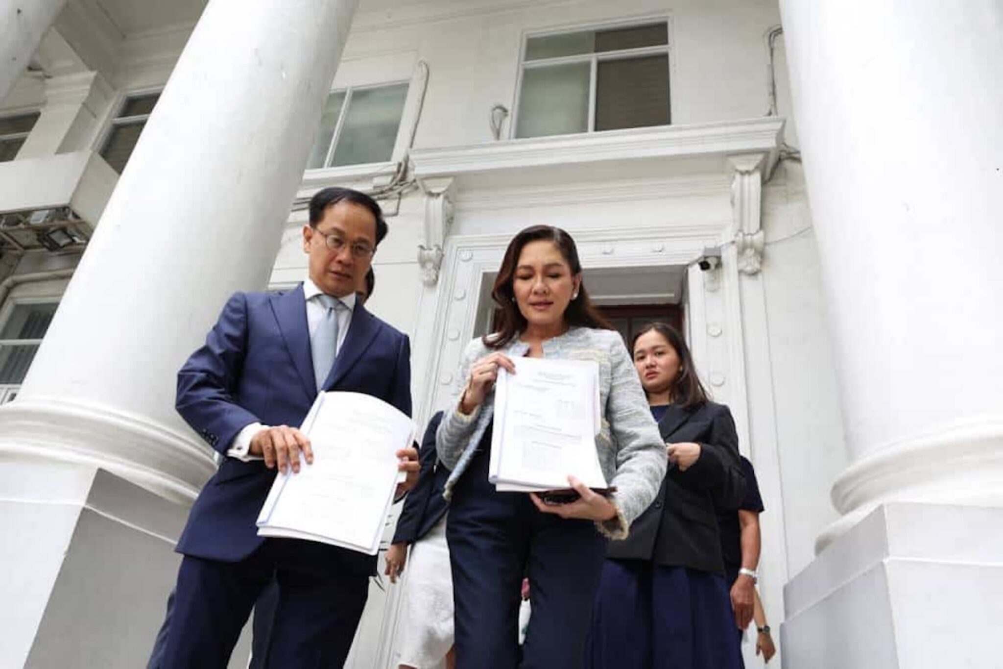 Hontiveros sues witness, 6 others for cyberlibel