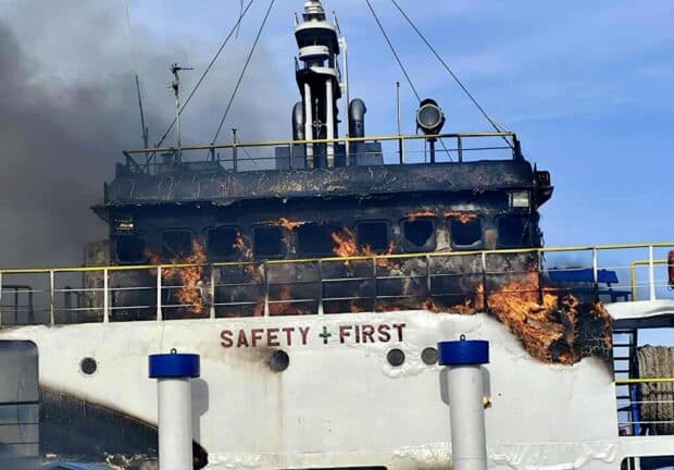 2 hurt as barge catches fire in Albay