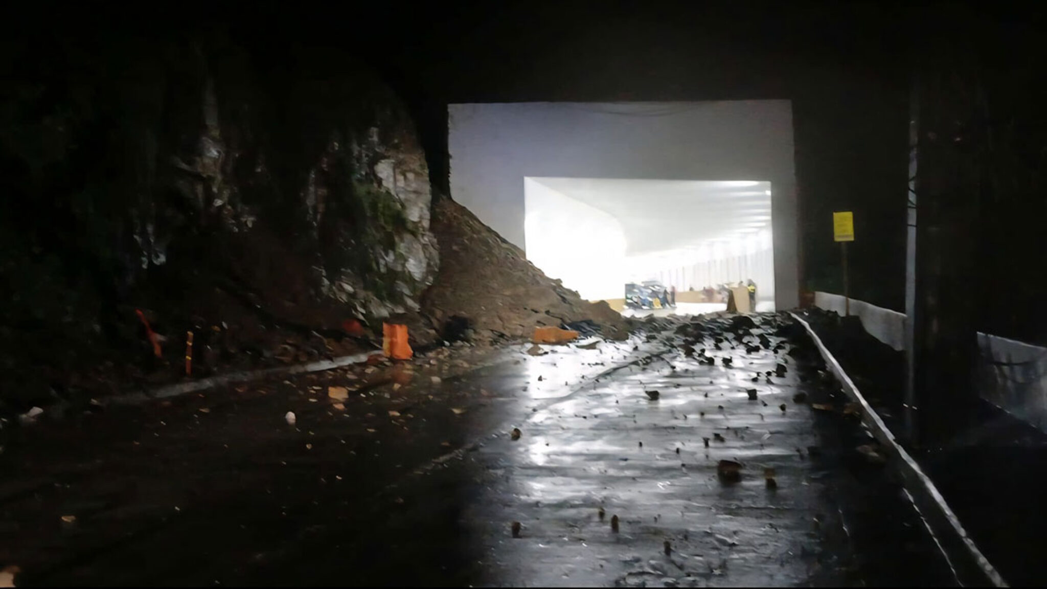 Landslides close Cordillera roads