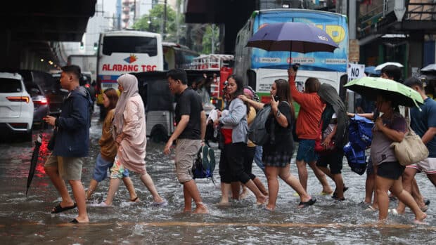 MMDA warns of flooded roads on Monday afternoon