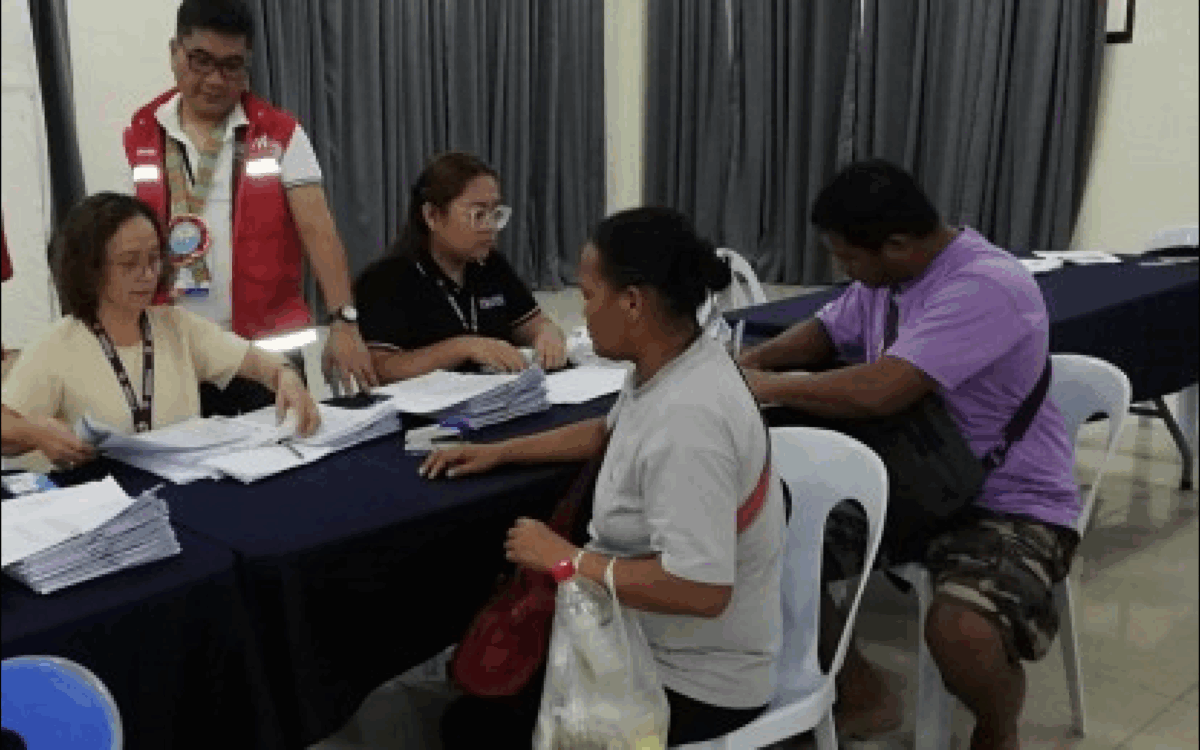 100 Antique kids with disabilities receive financial aid from DSWD