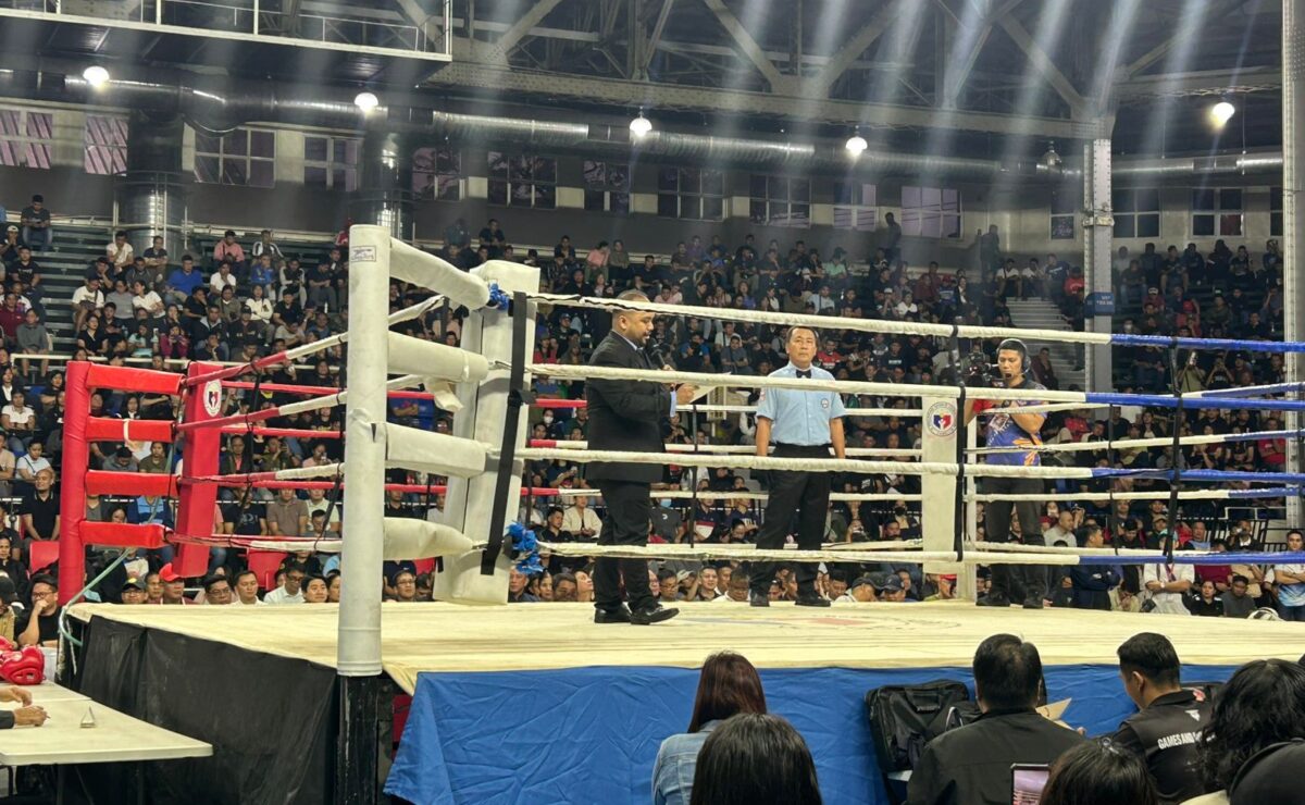 Hundreds flock to Rizal coliseum for possible Duterte-Torre match