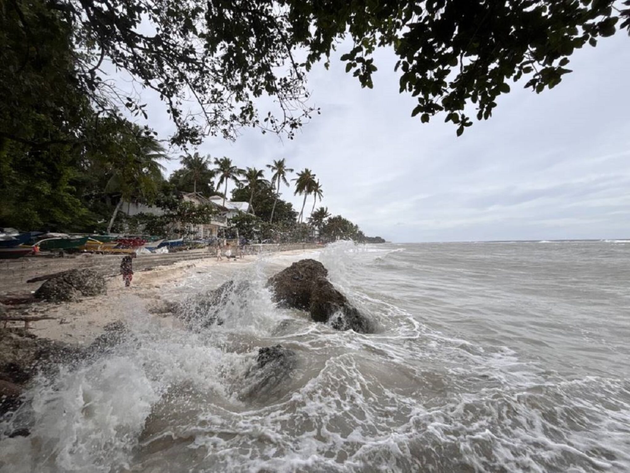 Bohol’s famous beach turns empty amid storm