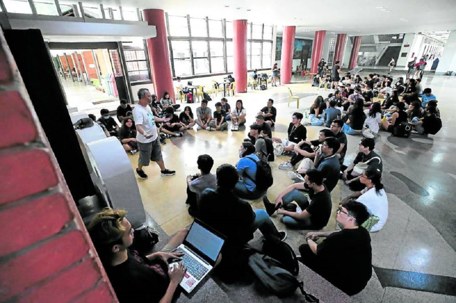 Solon sounds alarm on PH's 40% college dropout rate