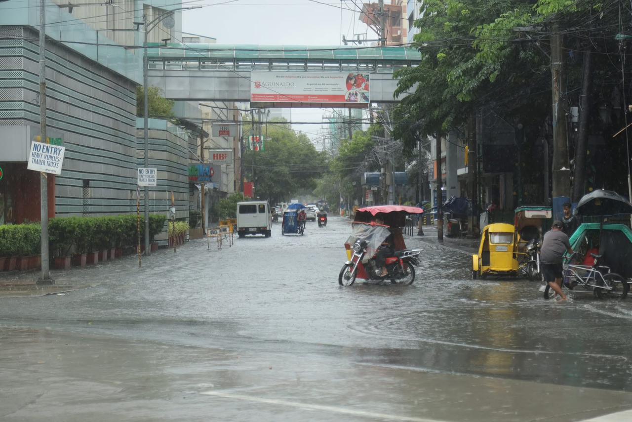 Floods hit roads in Metro Manila on Saturday — MMDA