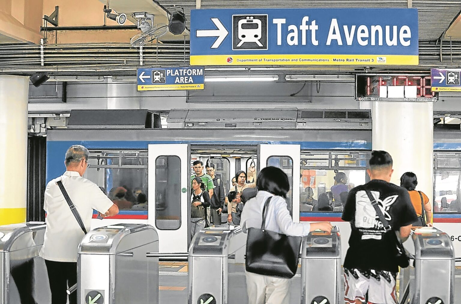 MRT, LRT fare cards for students, seniors, PWDs available soon
