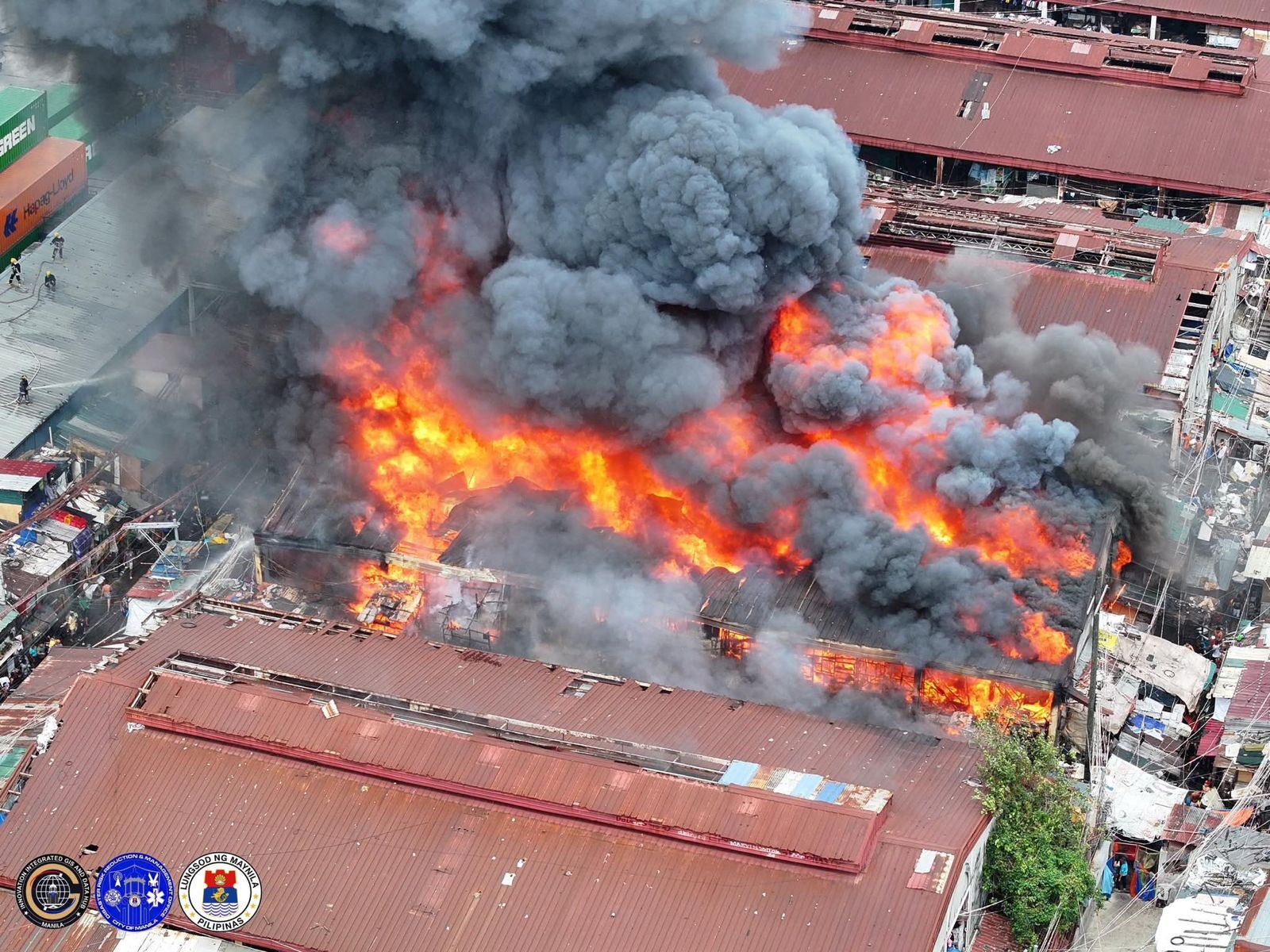 Fire engulfs residential area in Tondo, Manila