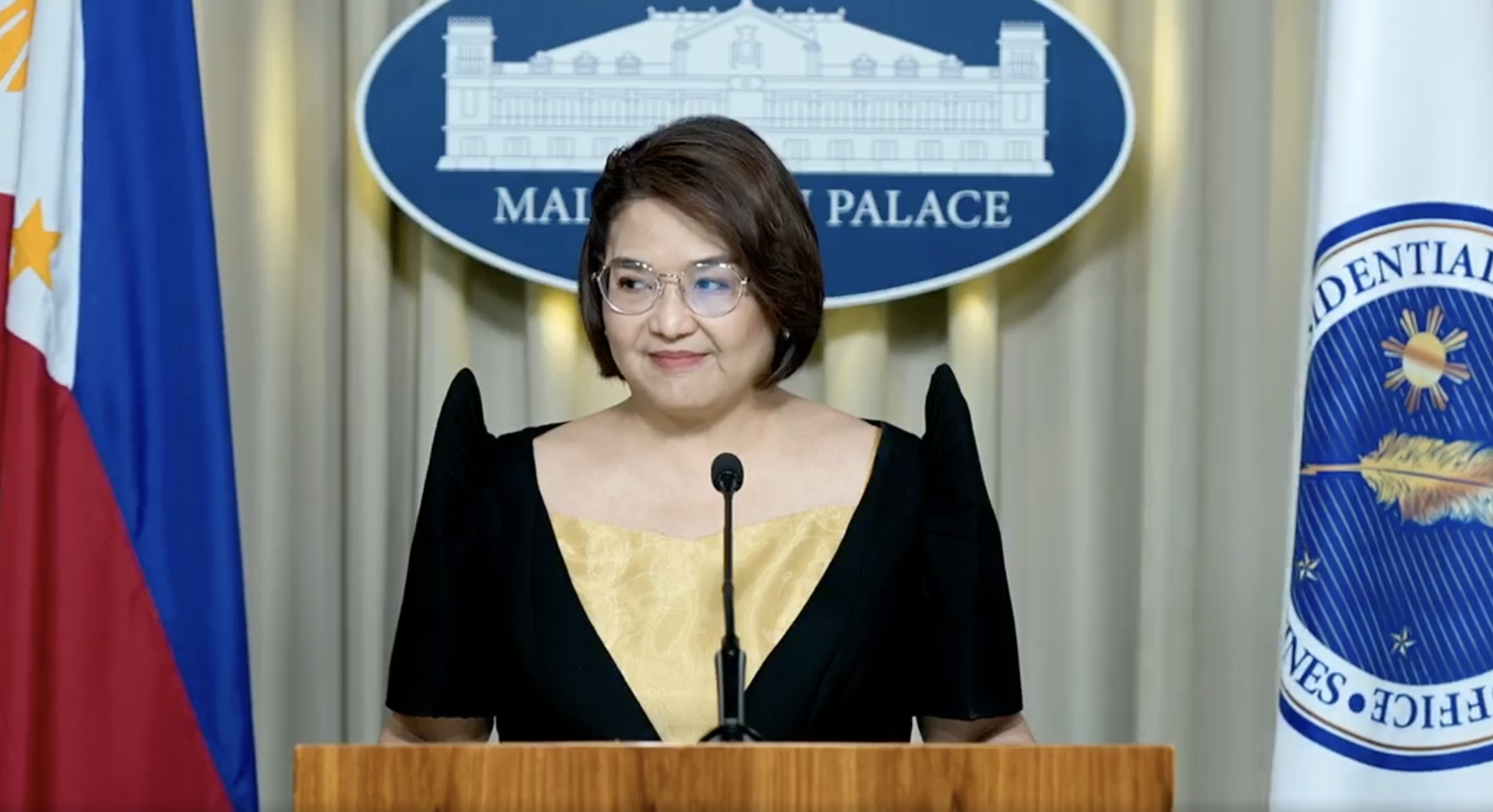 Ang Castro ay nakatayo sa pamamagitan ng posisyon sa ipinag -uutos na ...