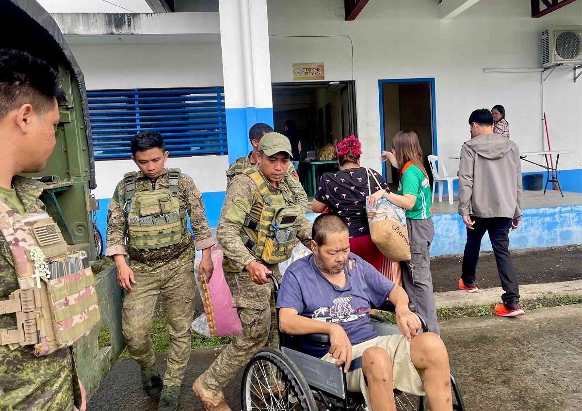 Thousands flee Mayon slopes as ‘Isang’ triggers lahar, flood threats