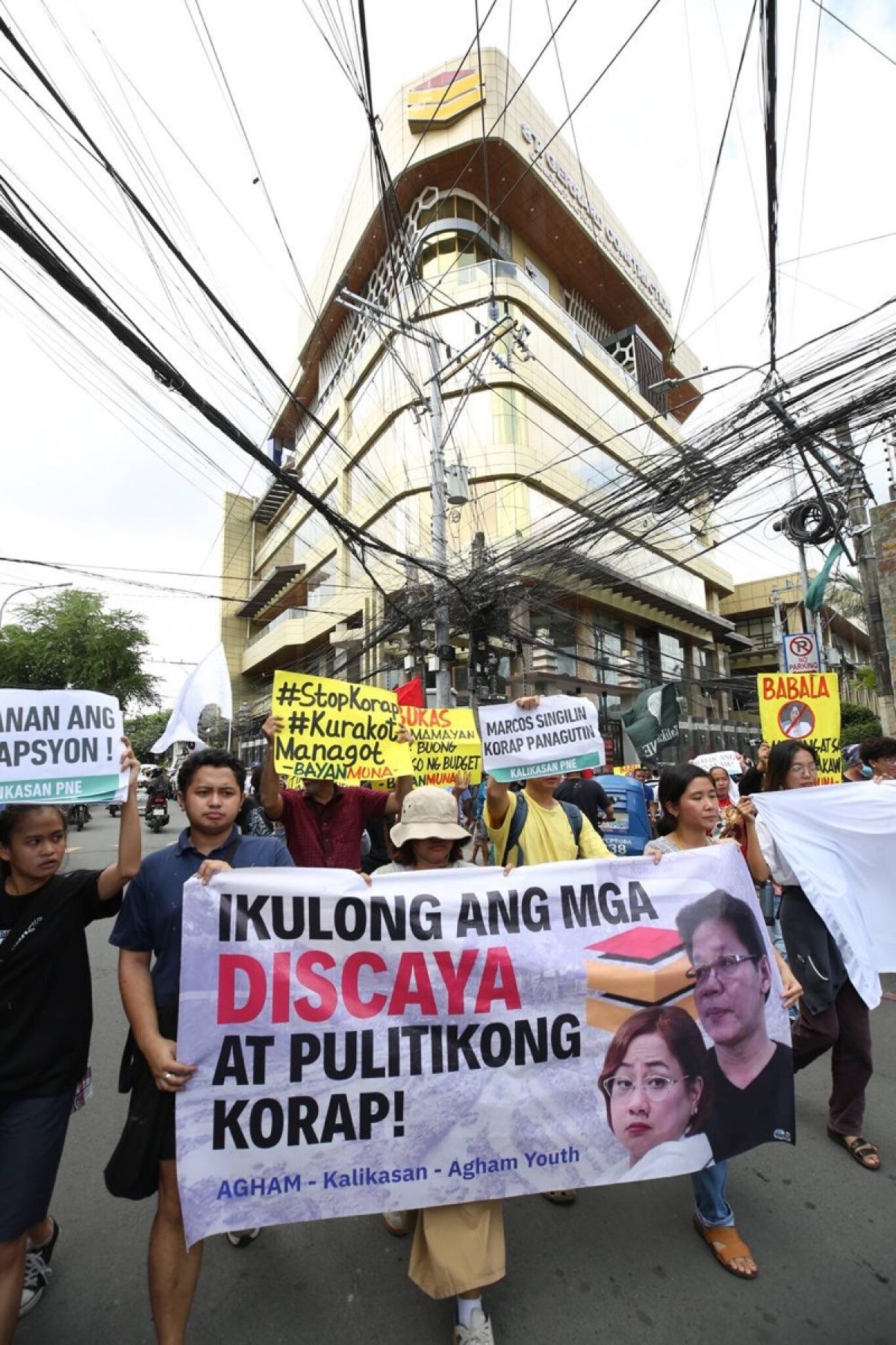 Seized Discaya cars now at 28; protesters deface firm’s facade