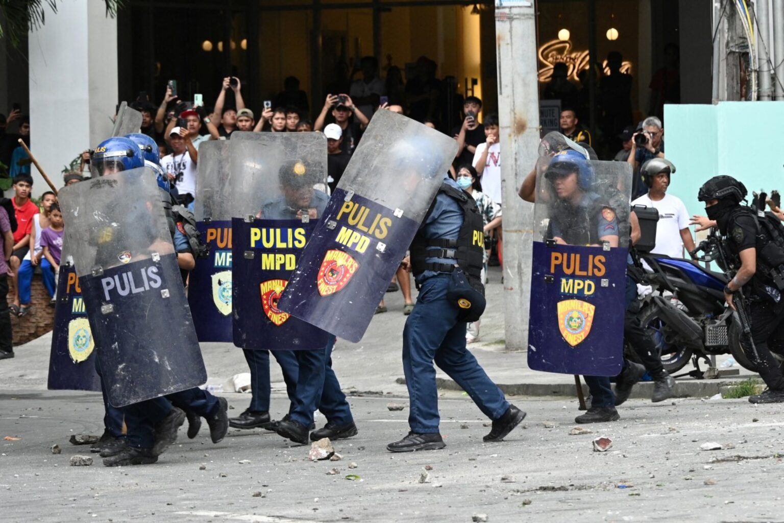 Youth is no excuse to commit crime, Castro tells student leaders