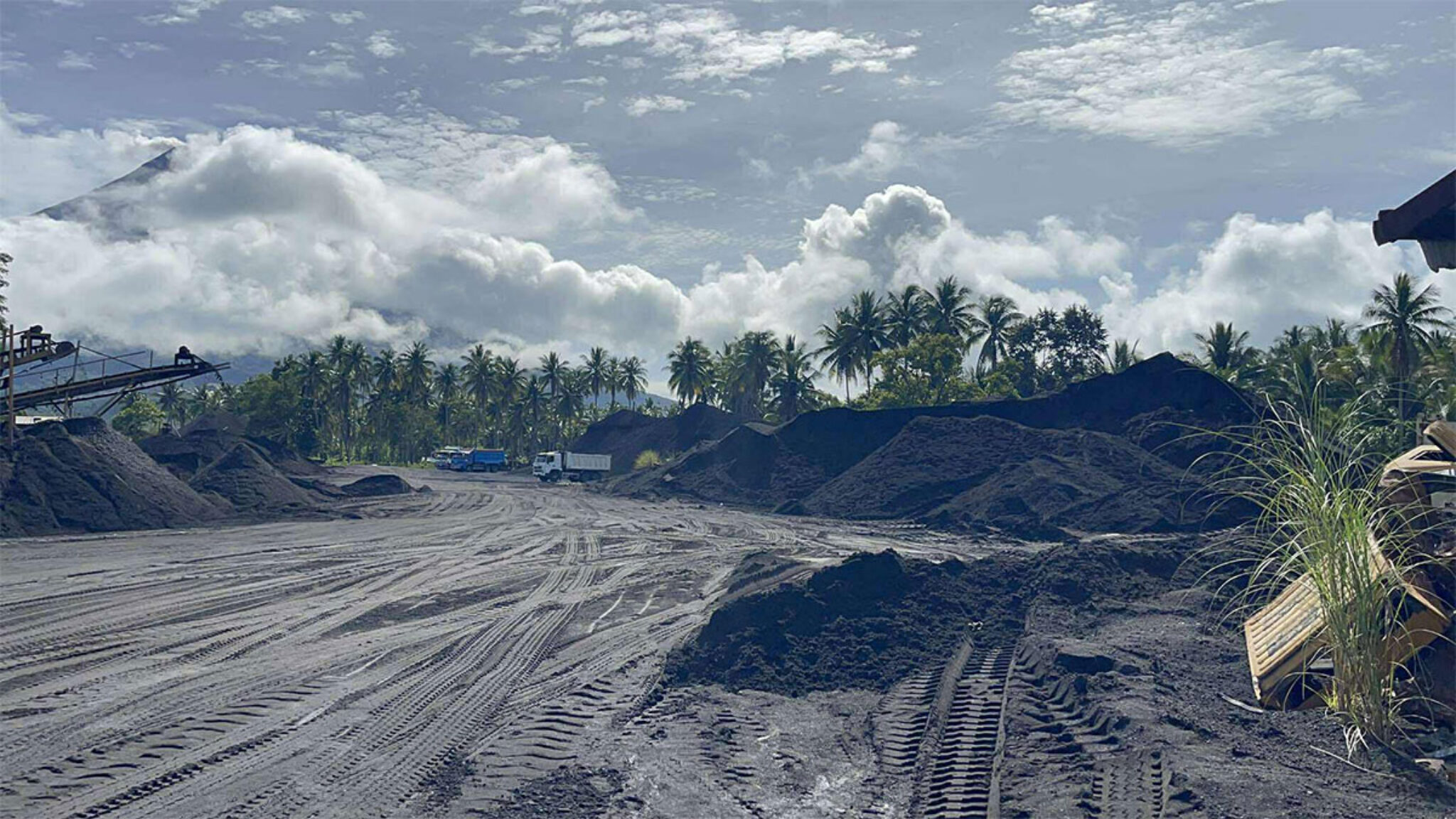 Sand quarry at Mayon slopes halted amid mudflow threat