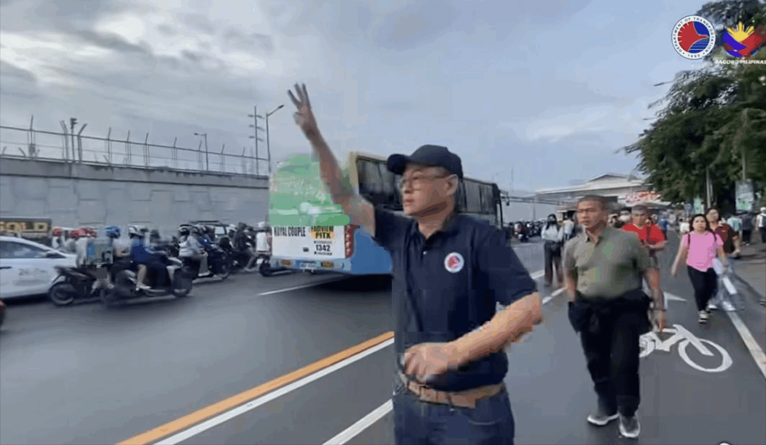 DOTr chief Lopez after commuting: ‘It's quite chaotic, it's like war'