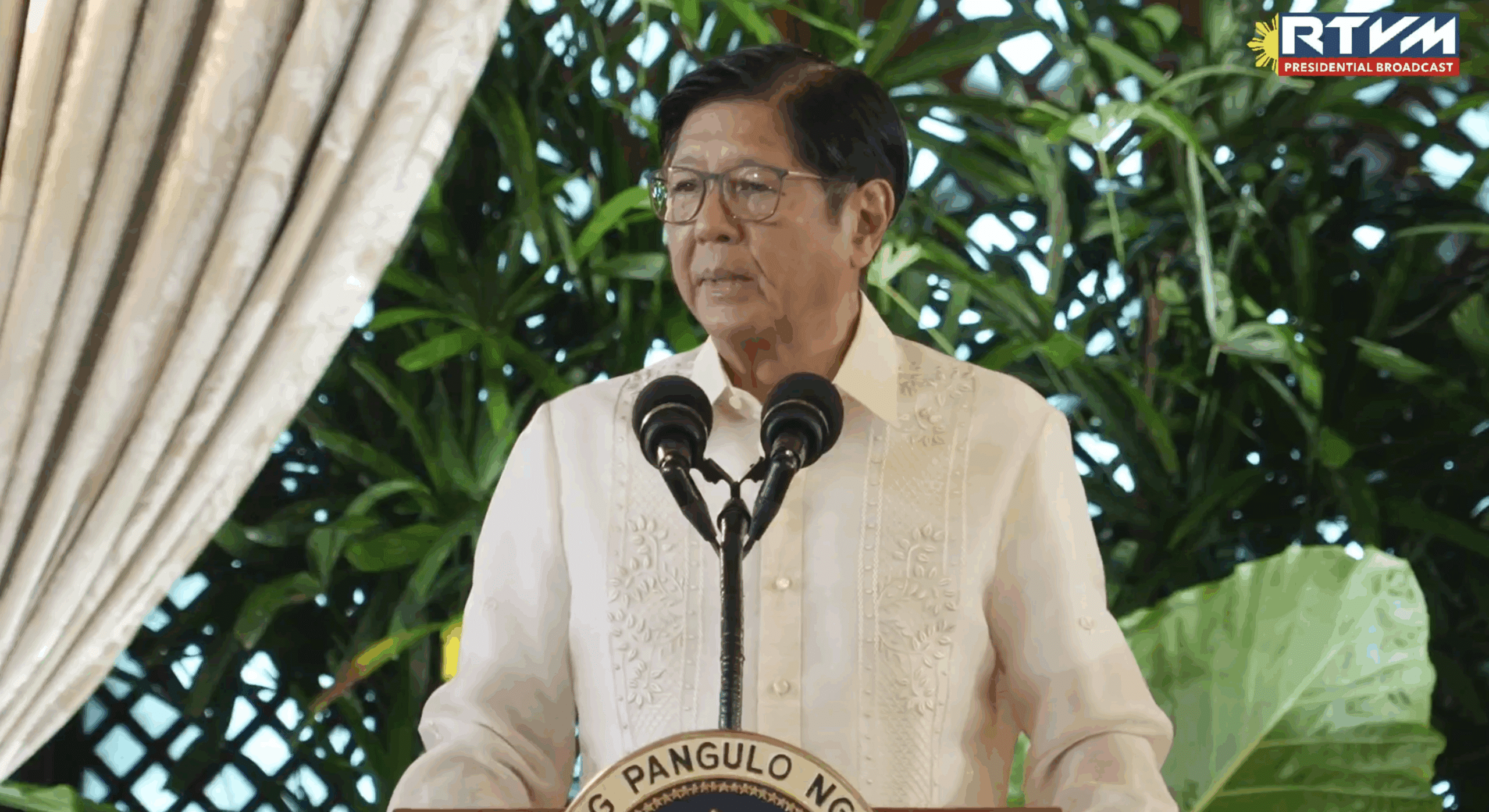 Marcos inks law on merit-based teacher promotions