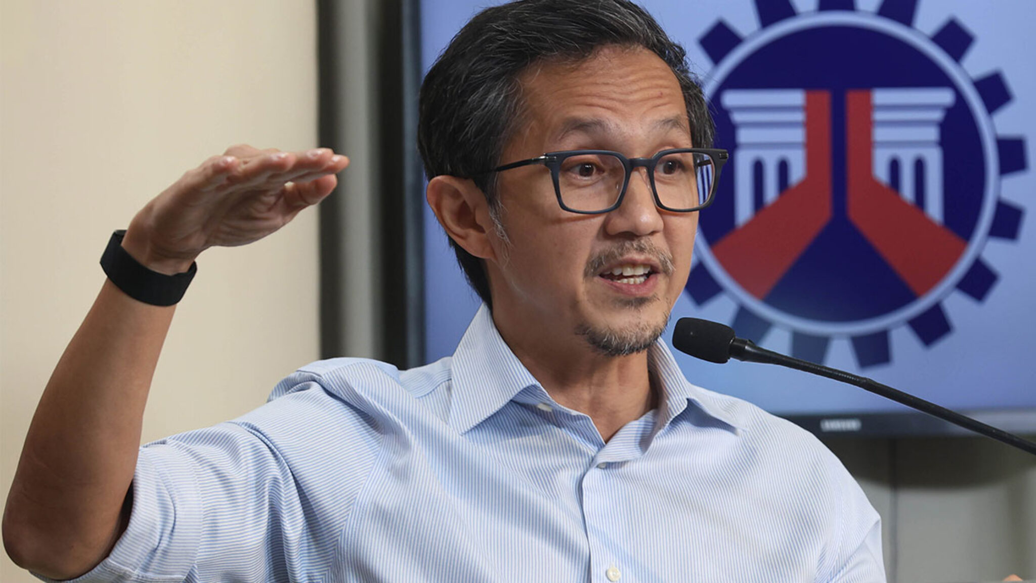 DPWH discards employee uniforms—just to feel safe