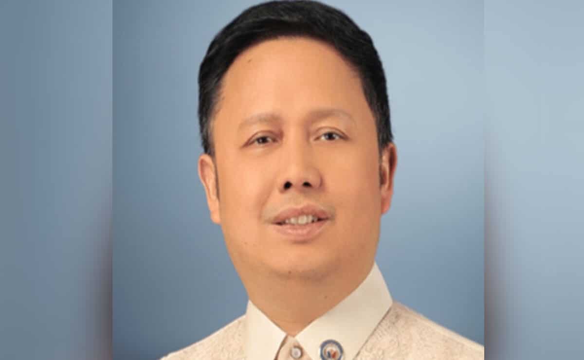 2 witnesses in alleged kickback deliveries appear in Senate