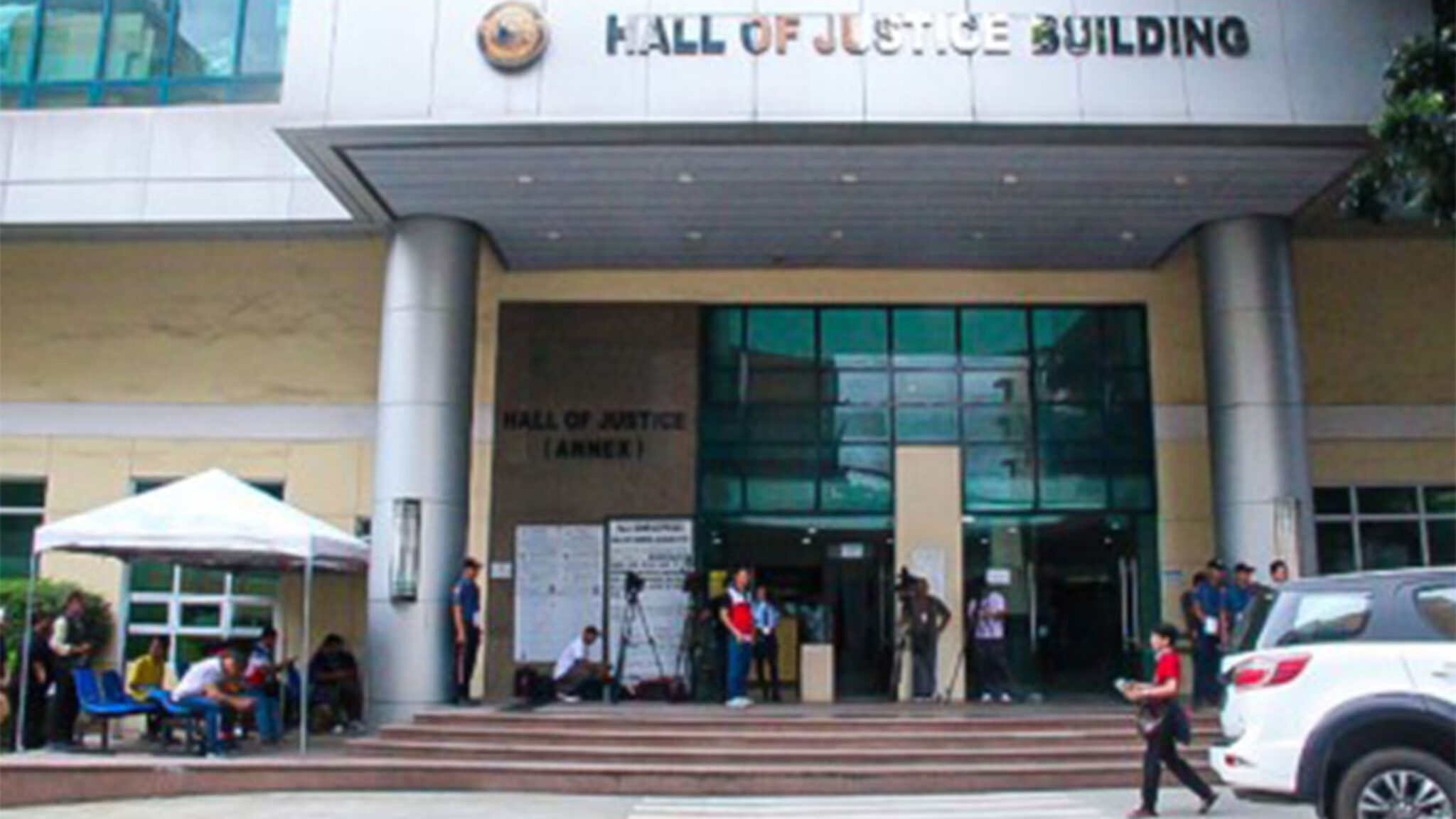 Marcos creates 7 new regional, metropolitan trial courts