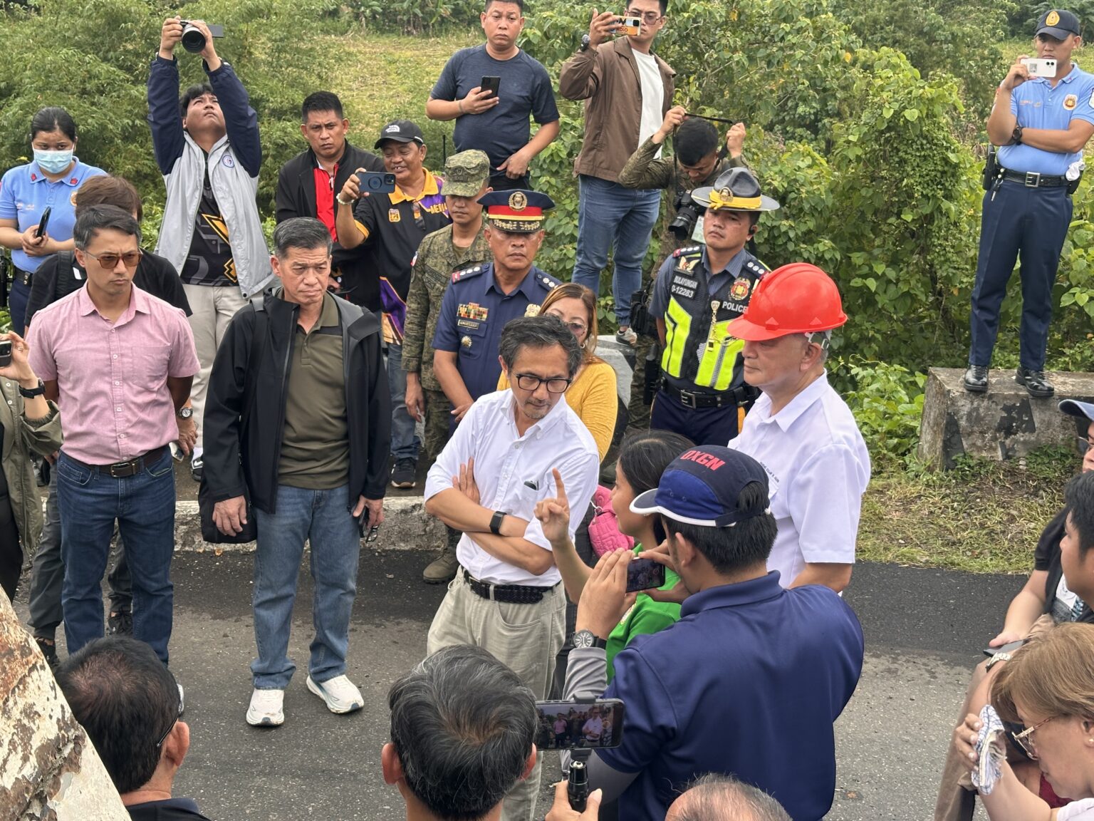 DPWH chief Dizon inspects collapsed Cagayan bridge