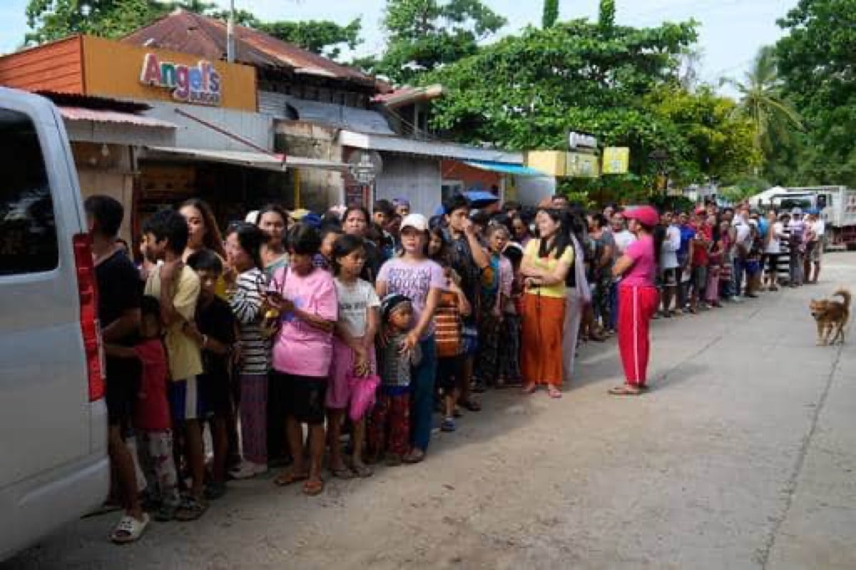 Aid slow to reach remote areas in quake-hit Cebu