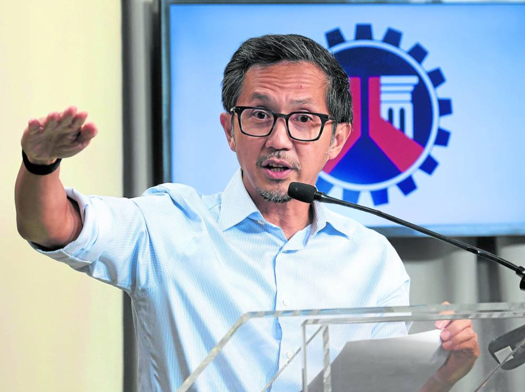 Dizon on auction of Discayas' luxury cars: 'They showed these off on TV ...