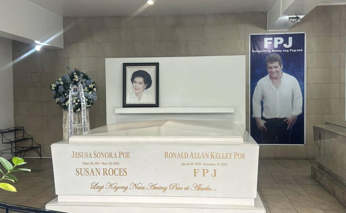 Undas 2025: Marcos, Manila offer flowers to Roxas, Osmeña graves