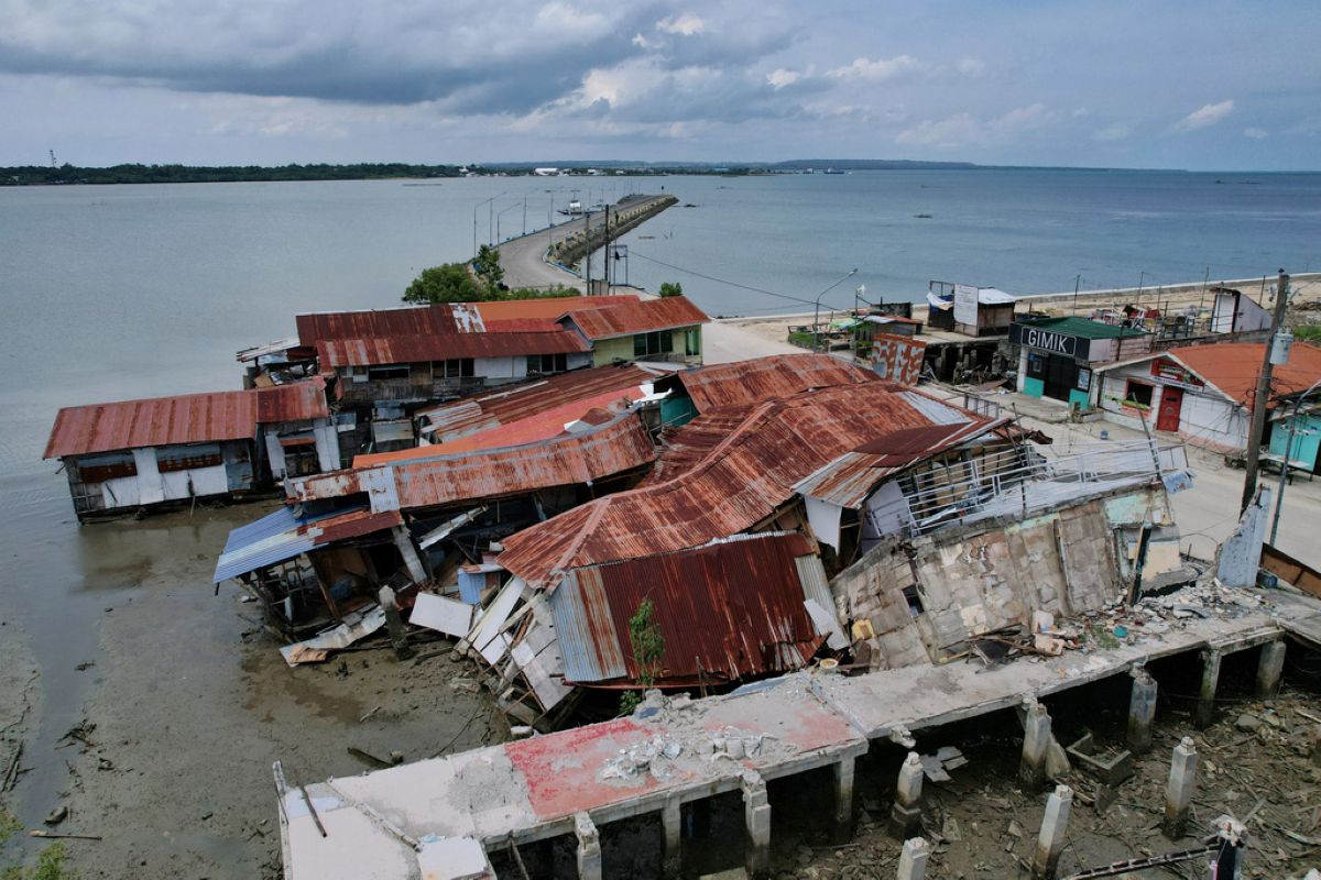Bogo coastline rises after Cebu earthquake