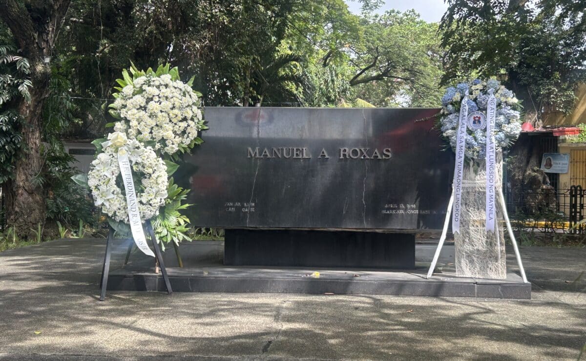Undas 2025: Marcos, Manila offer flowers to Roxas, Osmeña graves