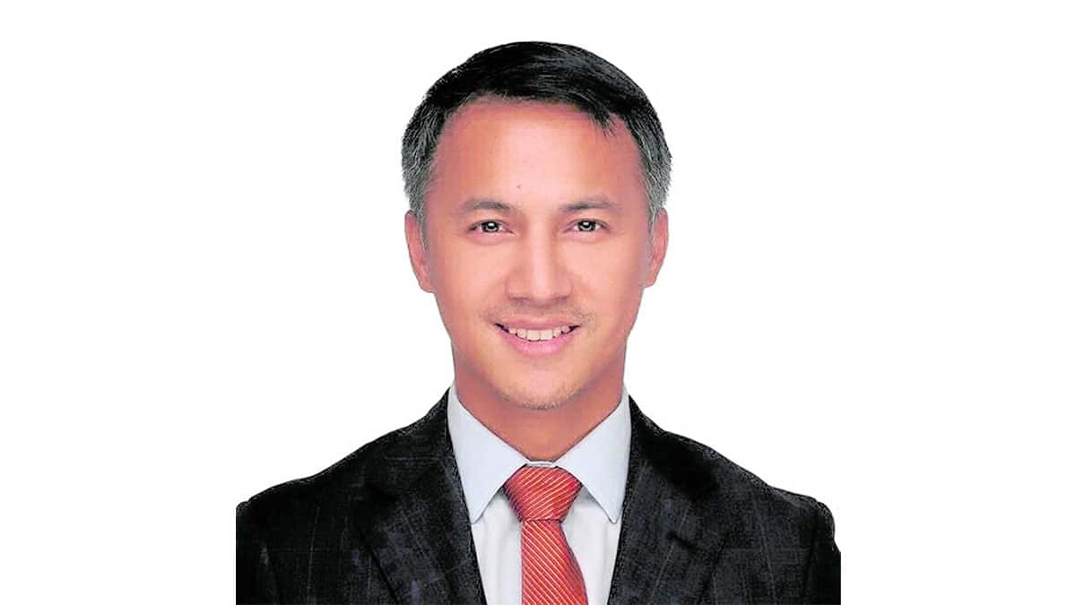 Leviste names DPWH usec 'linked' to flood control contractors