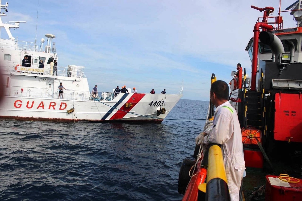 PCG rescues Chinese crew from disabled tugboat off Palawan
