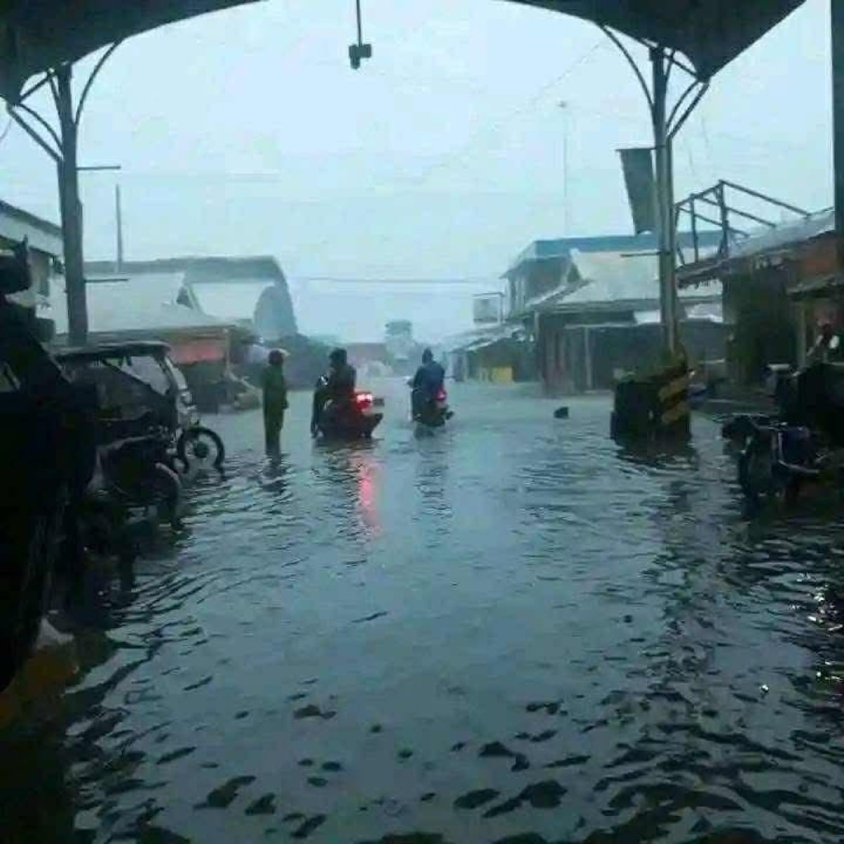 Ramil triggers flooding, landslides on Samar Island