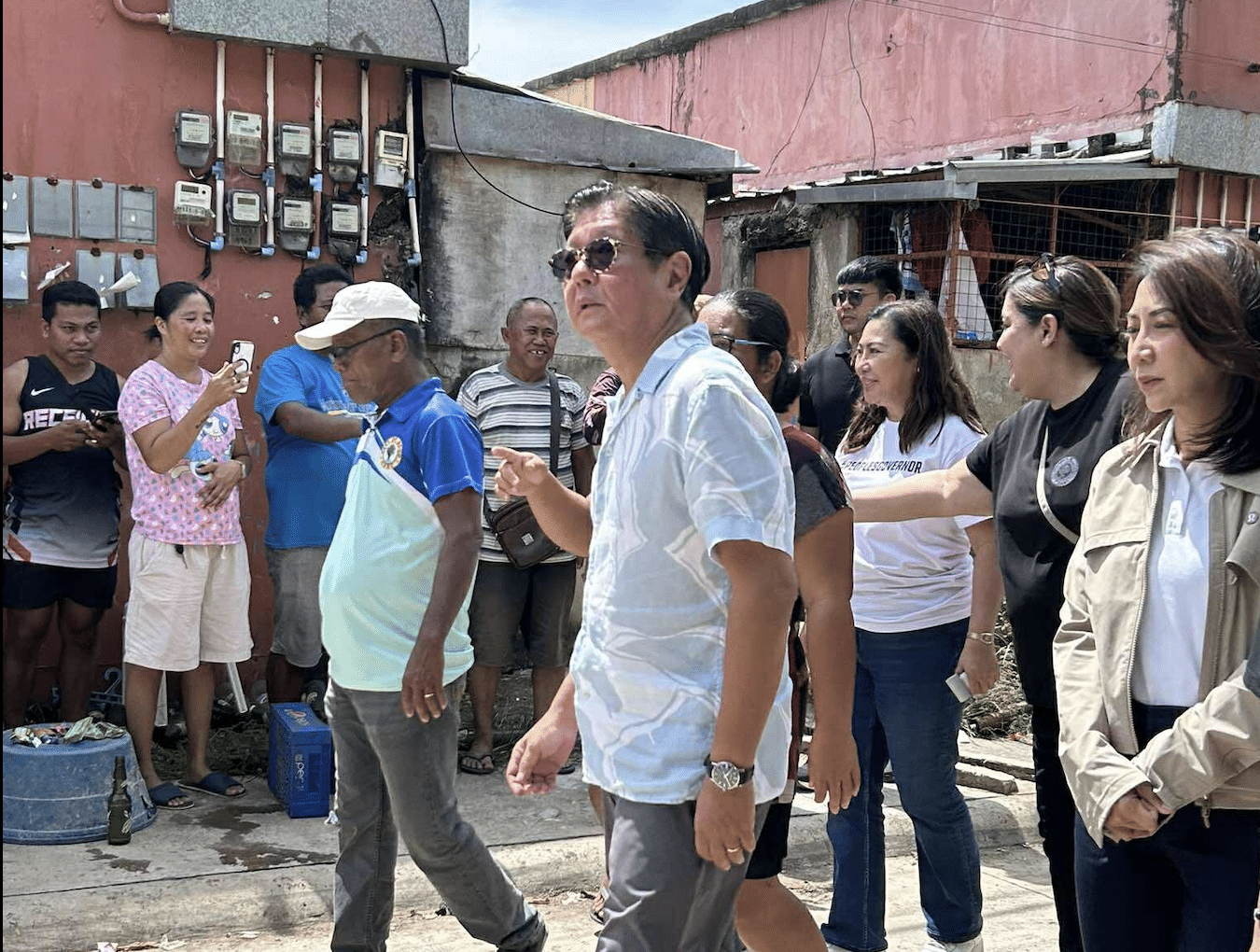 Cebu quake: Marcos inspects damage, extends help to residents