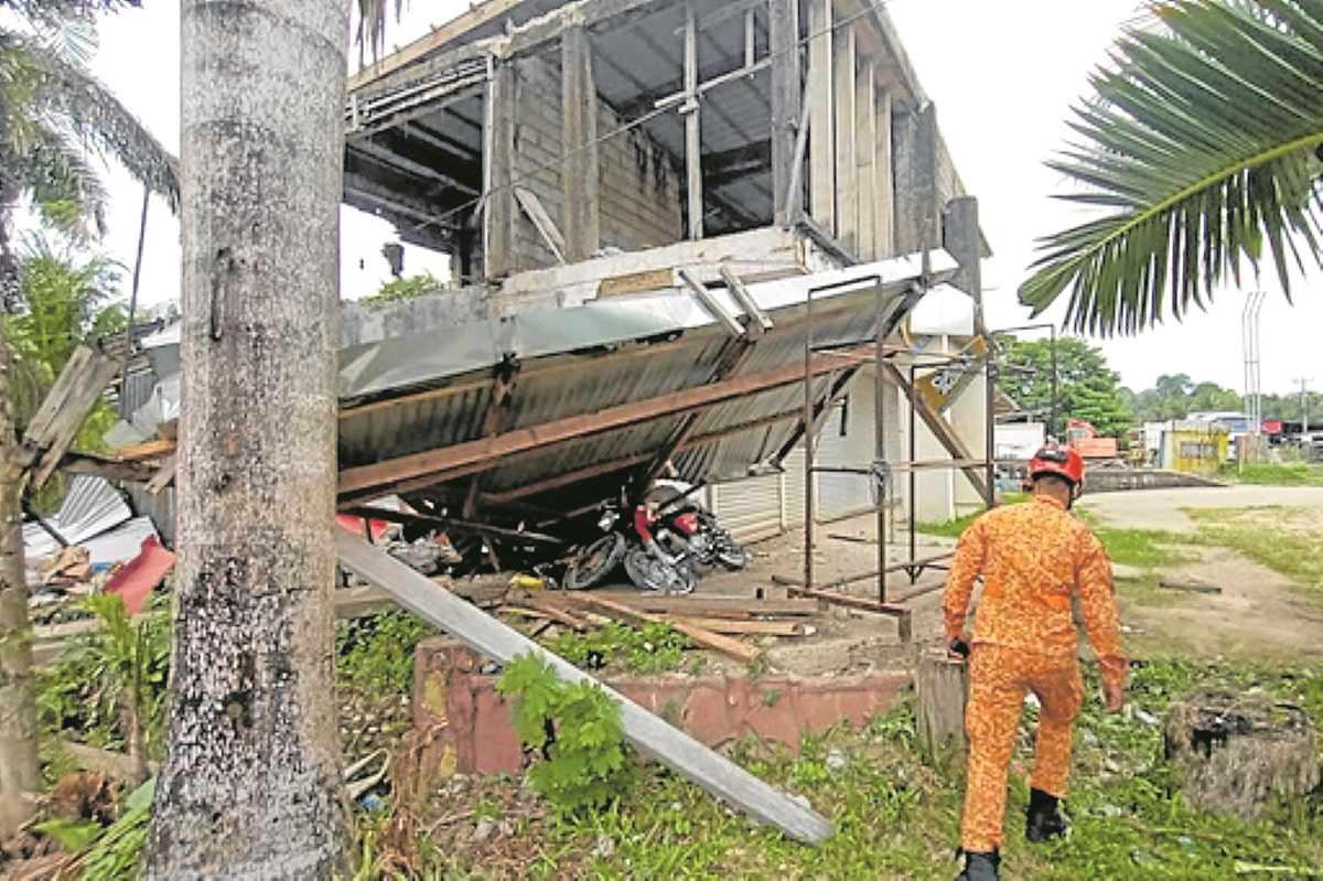 7 dead as 7.4 and 6.9 quakes strike off Davao Oriental