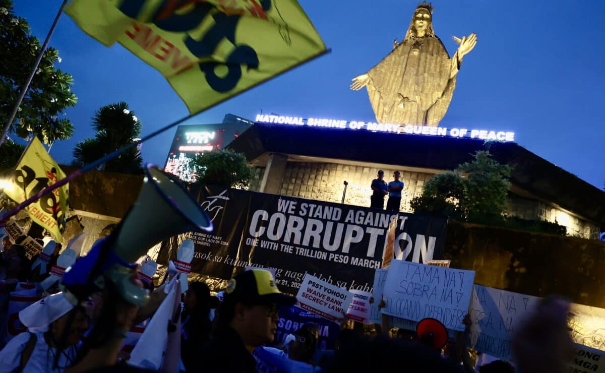 LOOK: Trillion Peso March holds protest at Edsa shrine