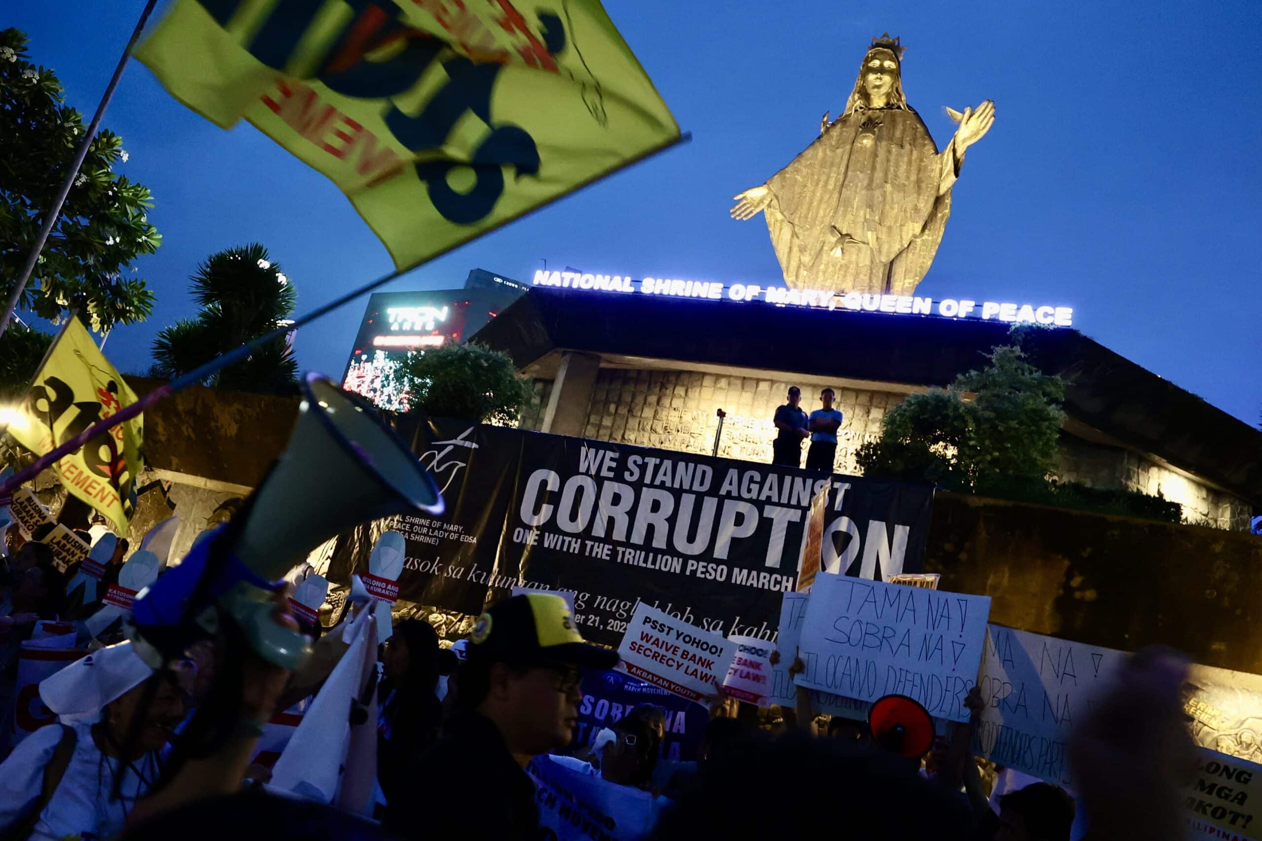 LOOK: Trillion Peso March holds protest at Edsa shrine