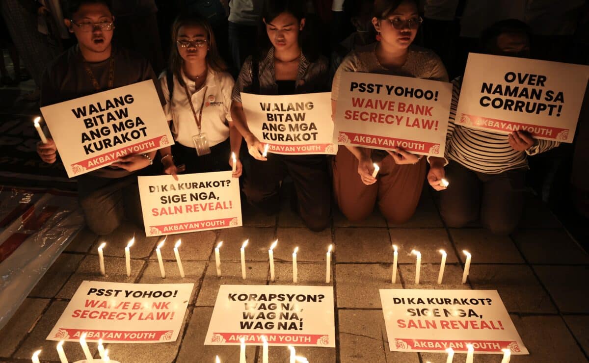 LOOK: Trillion Peso March holds protest at Edsa shrine