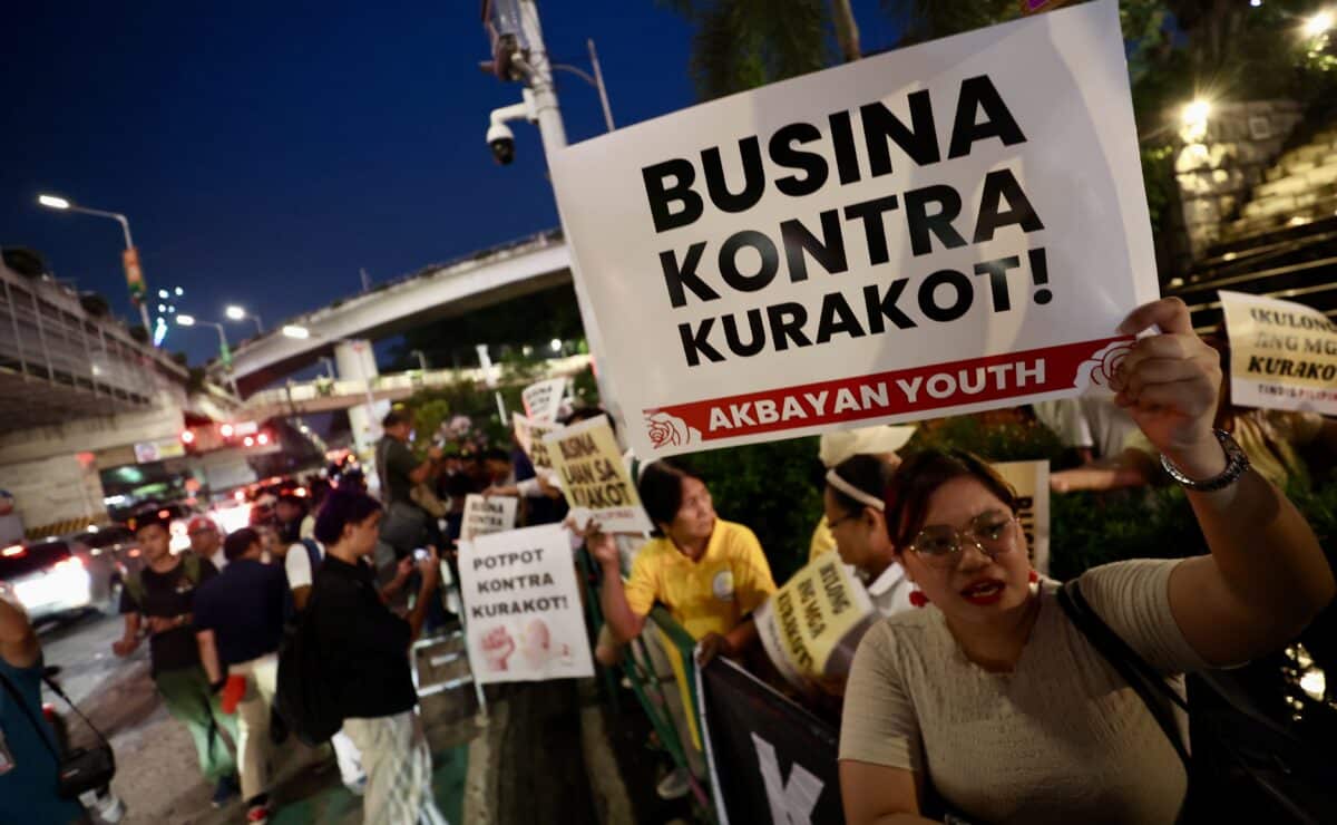 LOOK: Trillion Peso March holds protest at Edsa shrine