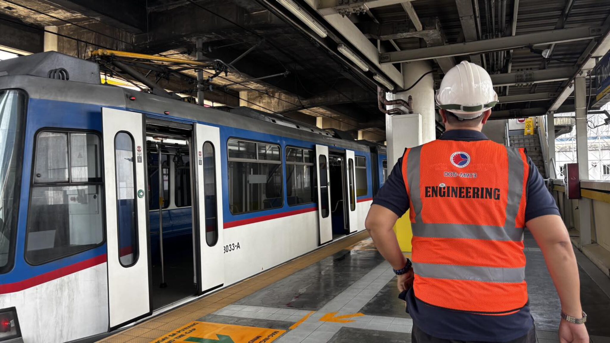 MRT-3 resumes normal ops, offers free rides after technical issue