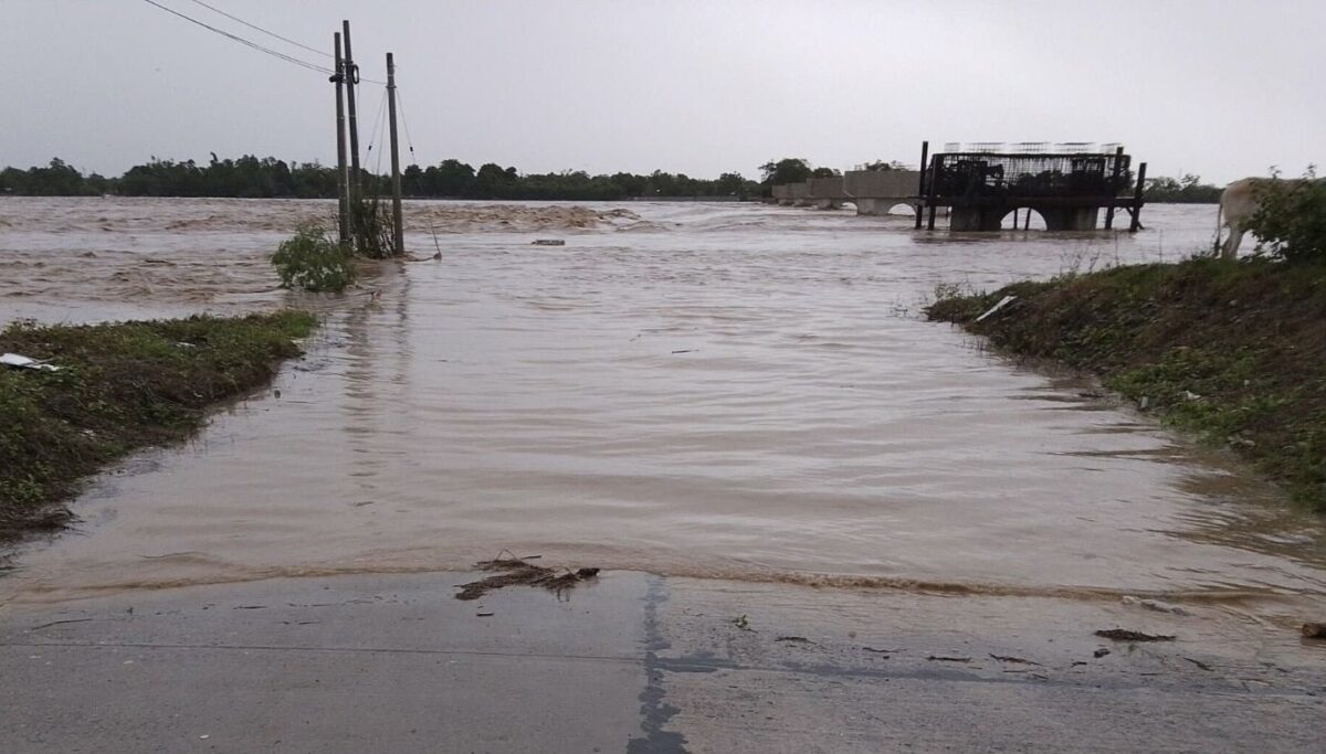 31 major roads impassable due to Typhoon Uwan — DPWH