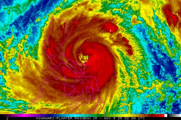 Super Typhoon Uwan makes landfall in Dinalungan, Aurora