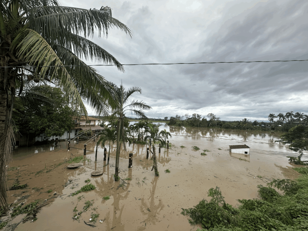 LOOK: Typhoon Uwan wreaks havoc in Isabela