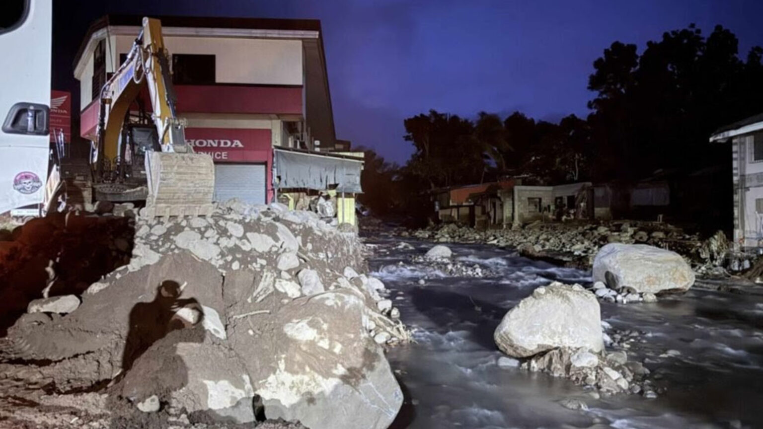 Huge boulders still block Negros waterways